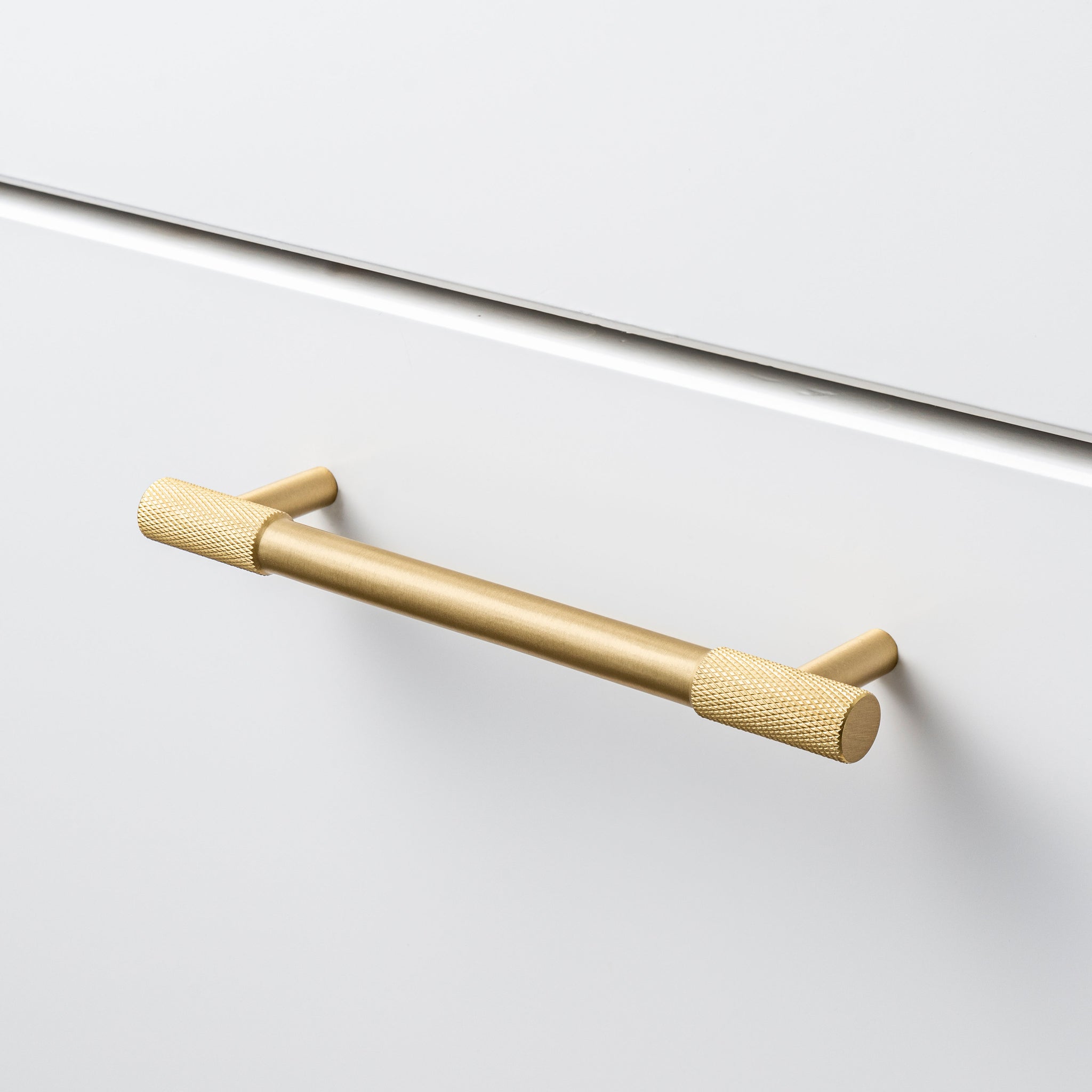 The Ribbed – Handtag i mässing, semi-lättrad